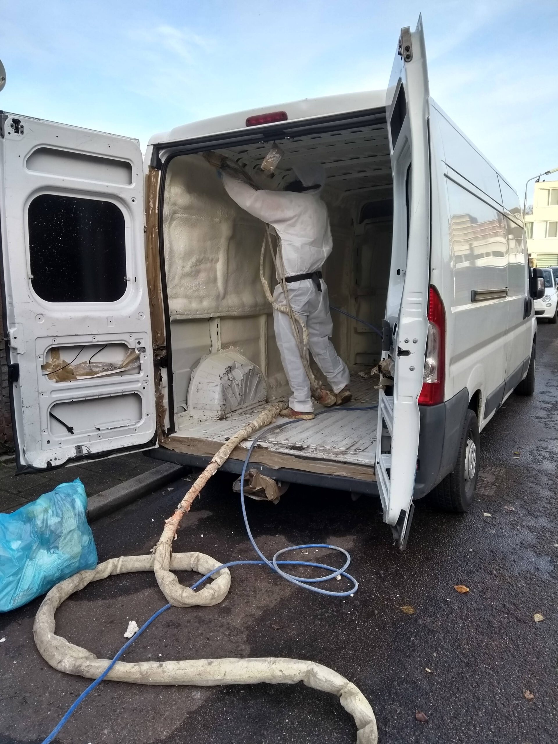 Waarom ik mijn camperbus heb geïsoleerd met ecofoam - Van Mattijs